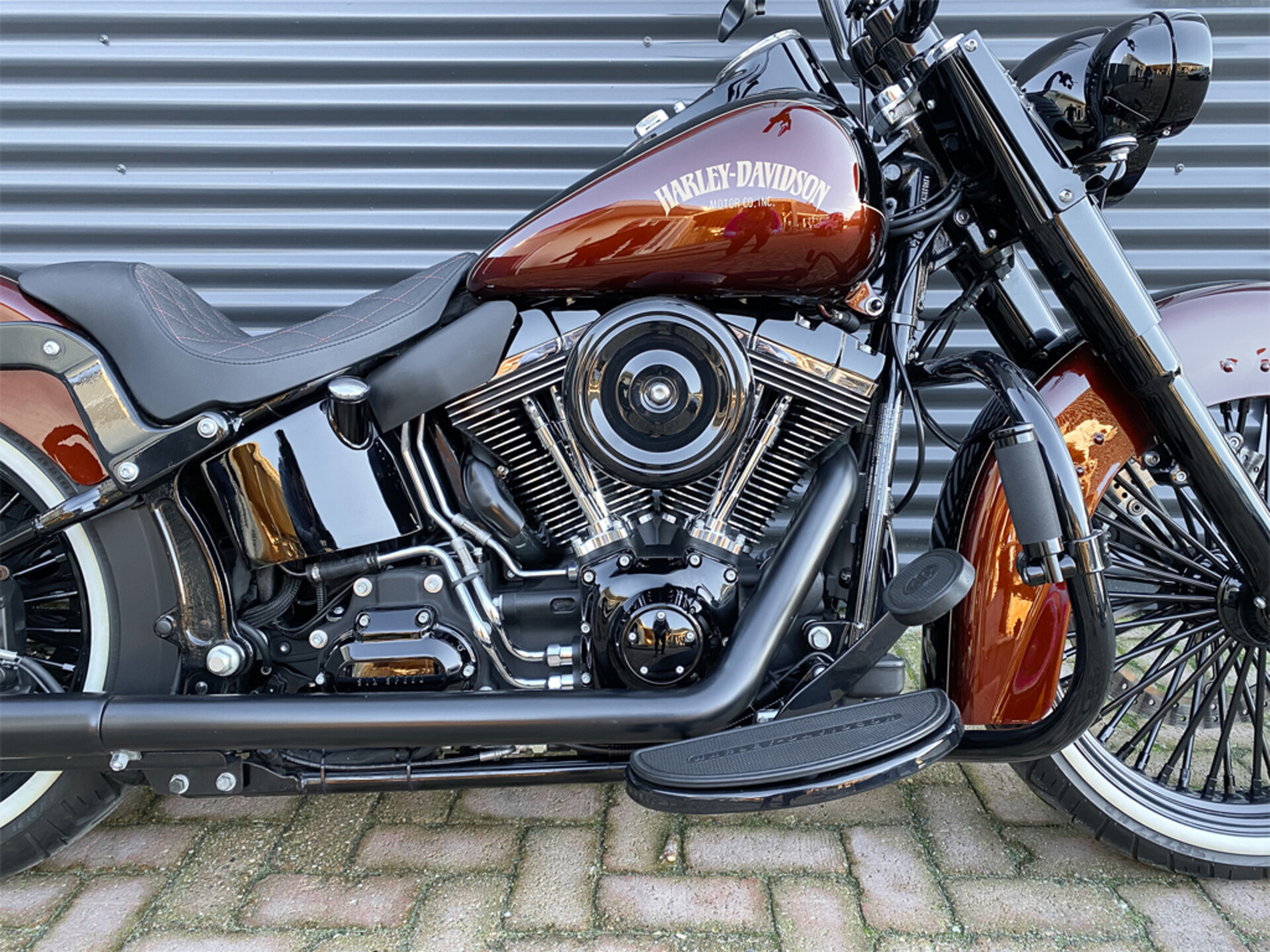 *Custom heritage softail classic 2015 FLSTC - South East Motorcycles