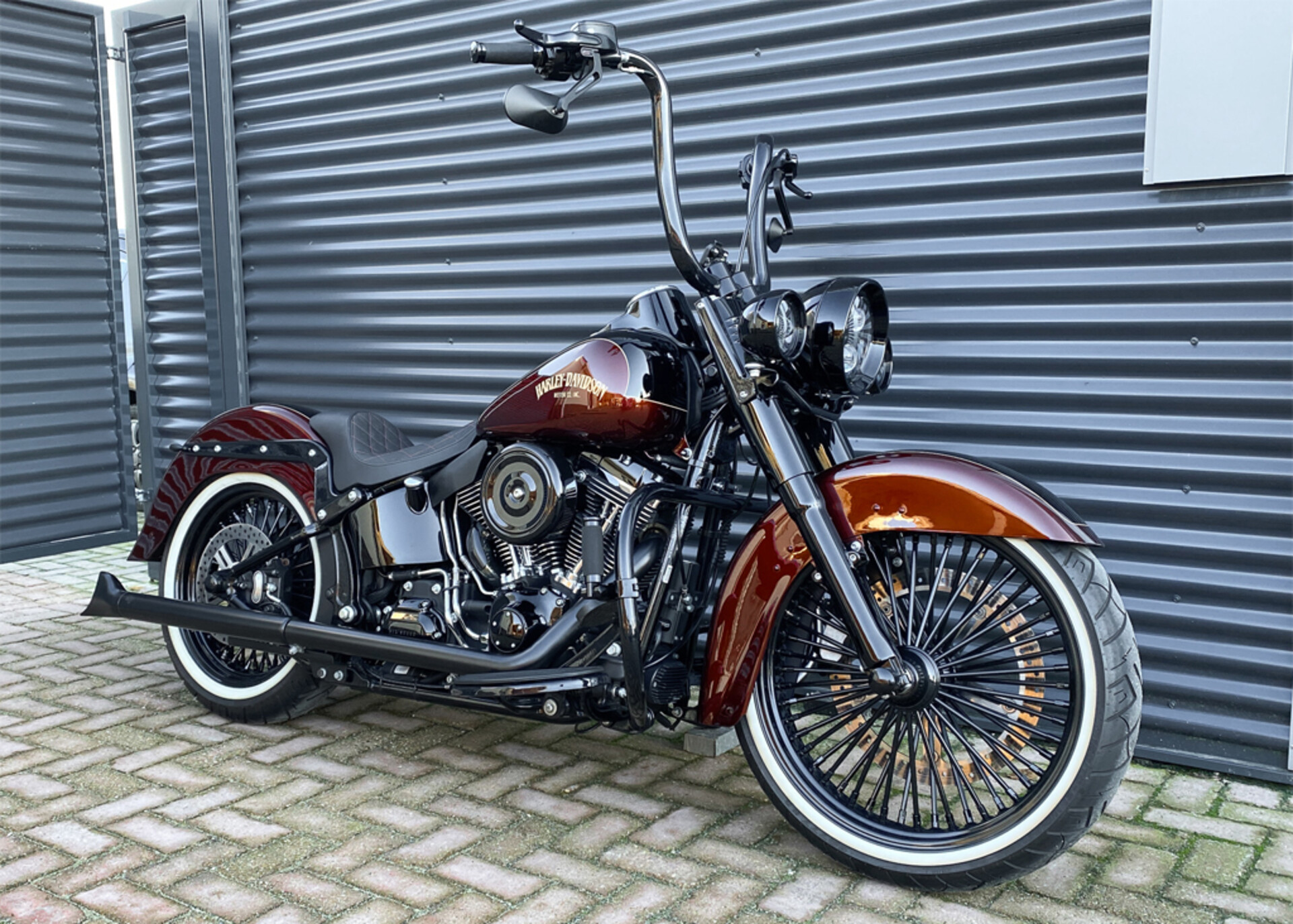 *Custom heritage softail classic 2015 FLSTC - South East Motorcycles