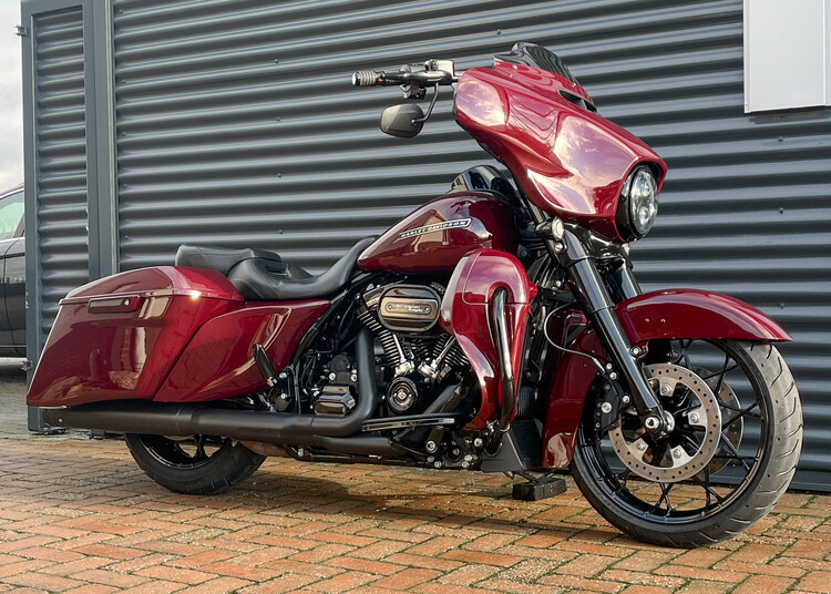 Billiard Red Street Glide 2021 FLHXS - South East Motorcycles