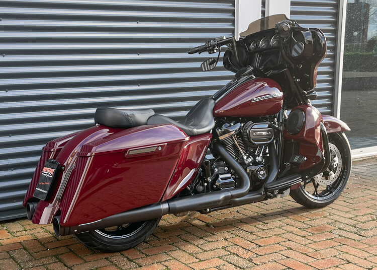 Billiard Red Street Glide 2021 FLHXS - South East Motorcycles